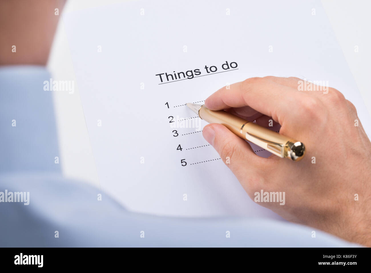 Checklist paper hands writing hi-res stock photography and images - Alamy