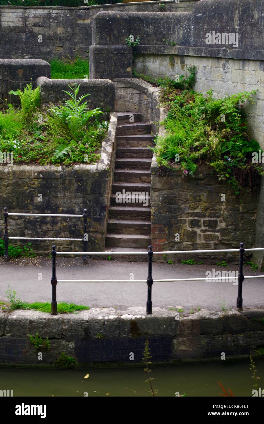 Bath stone limestone oolitic hi-res stock photography and images - Alamy