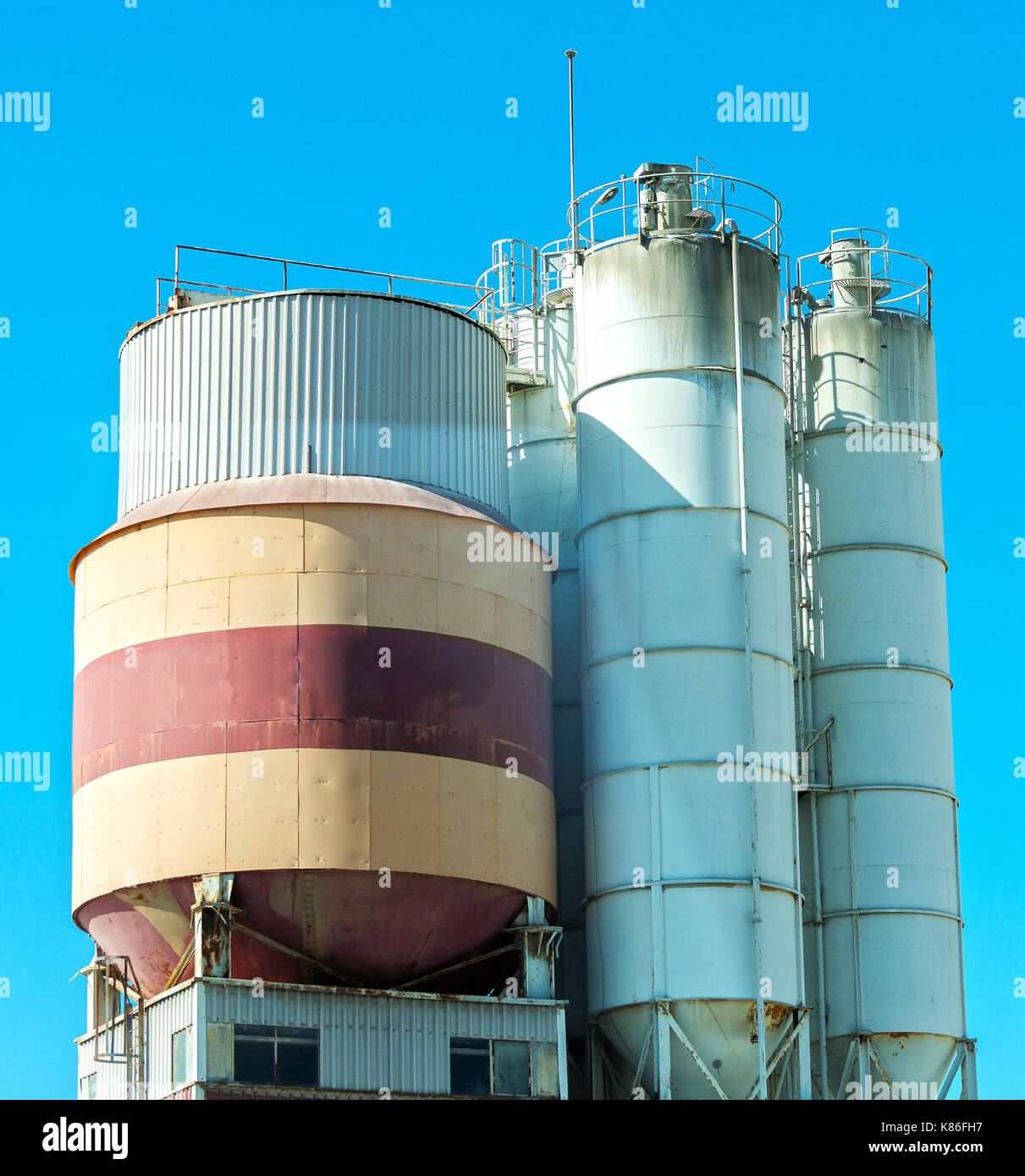 Concrete mixing hi-res stock photography and images - Alamy