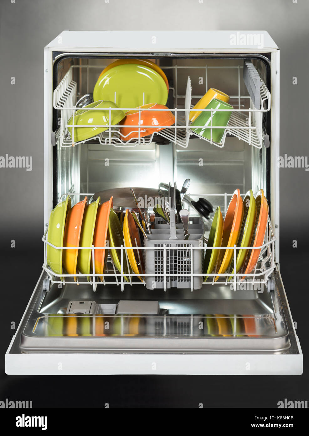 Full dishwasher hi-res stock photography and images - Alamy