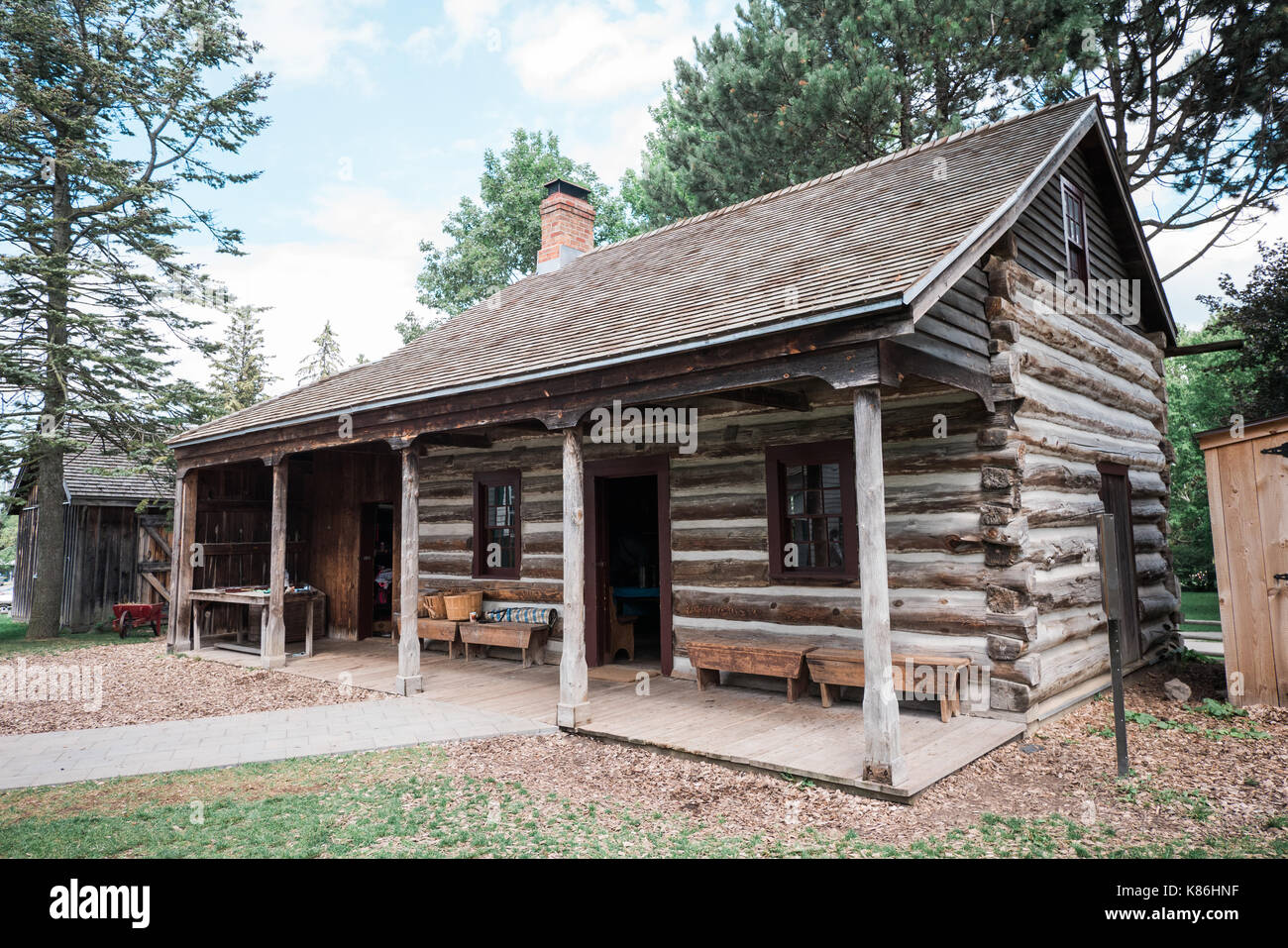 Wooden lodge hi-res stock photography and images - Alamy