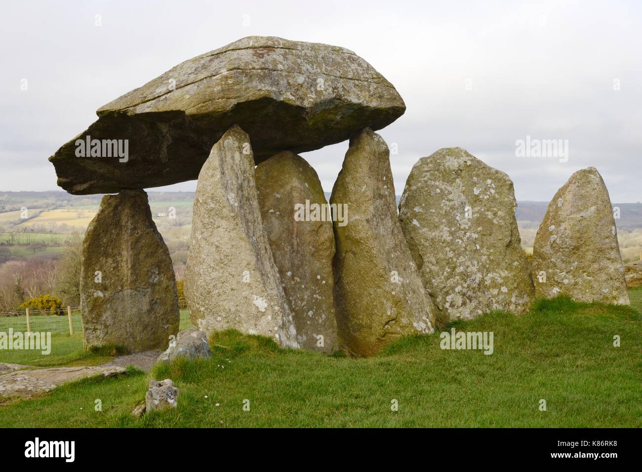 Megalithic chambered tomb hi-res stock photography and images - Alamy