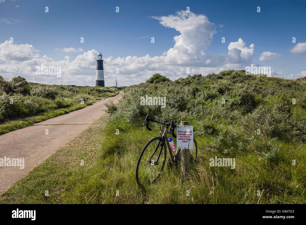 Tide warning sign hi-res stock photography and images - Alamy