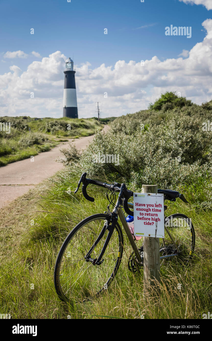 Tide warning sign hi-res stock photography and images - Alamy