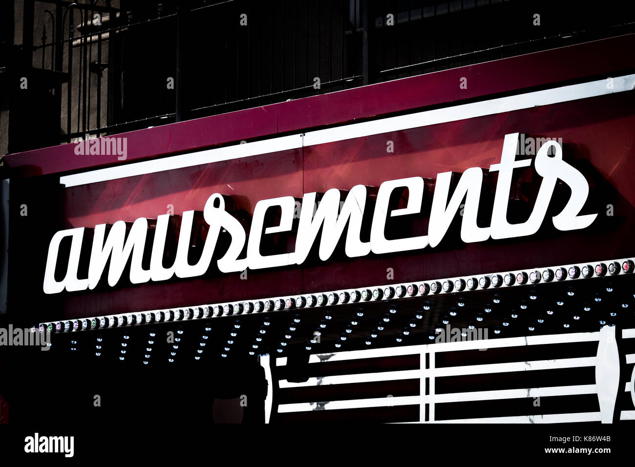 Funfair games arcade hi-res stock photography and images - Alamy