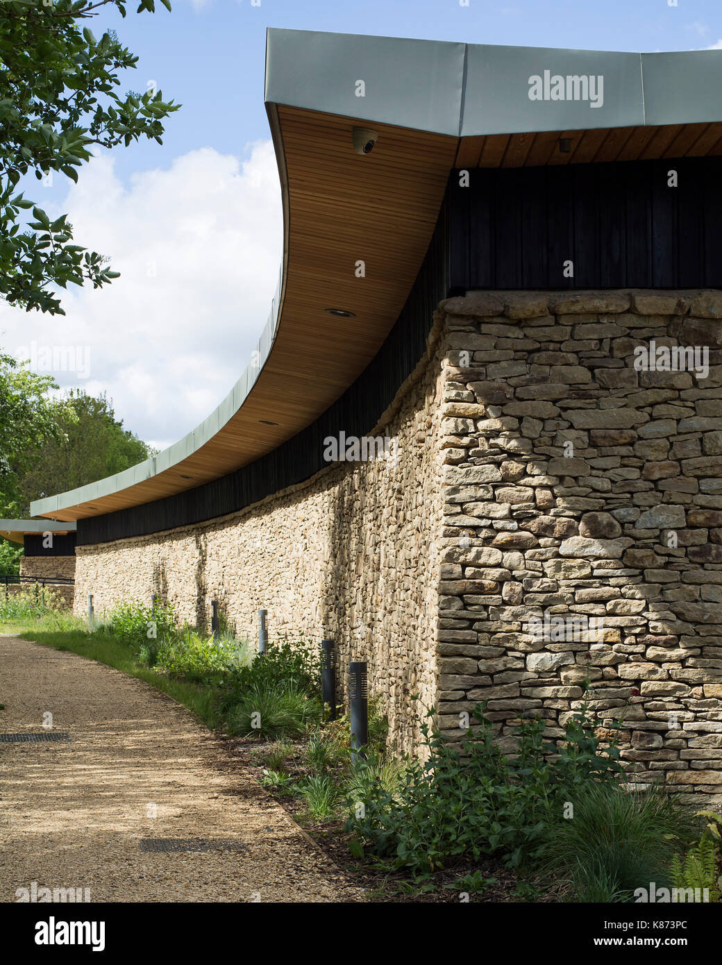 Curved wood roof hi-res stock photography and images - Alamy