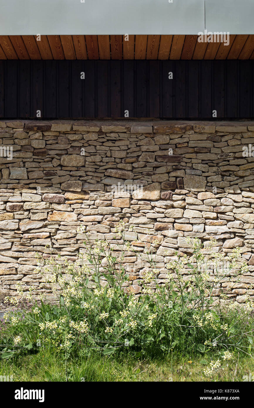 Lakeside wall hi-res stock photography and images - Alamy