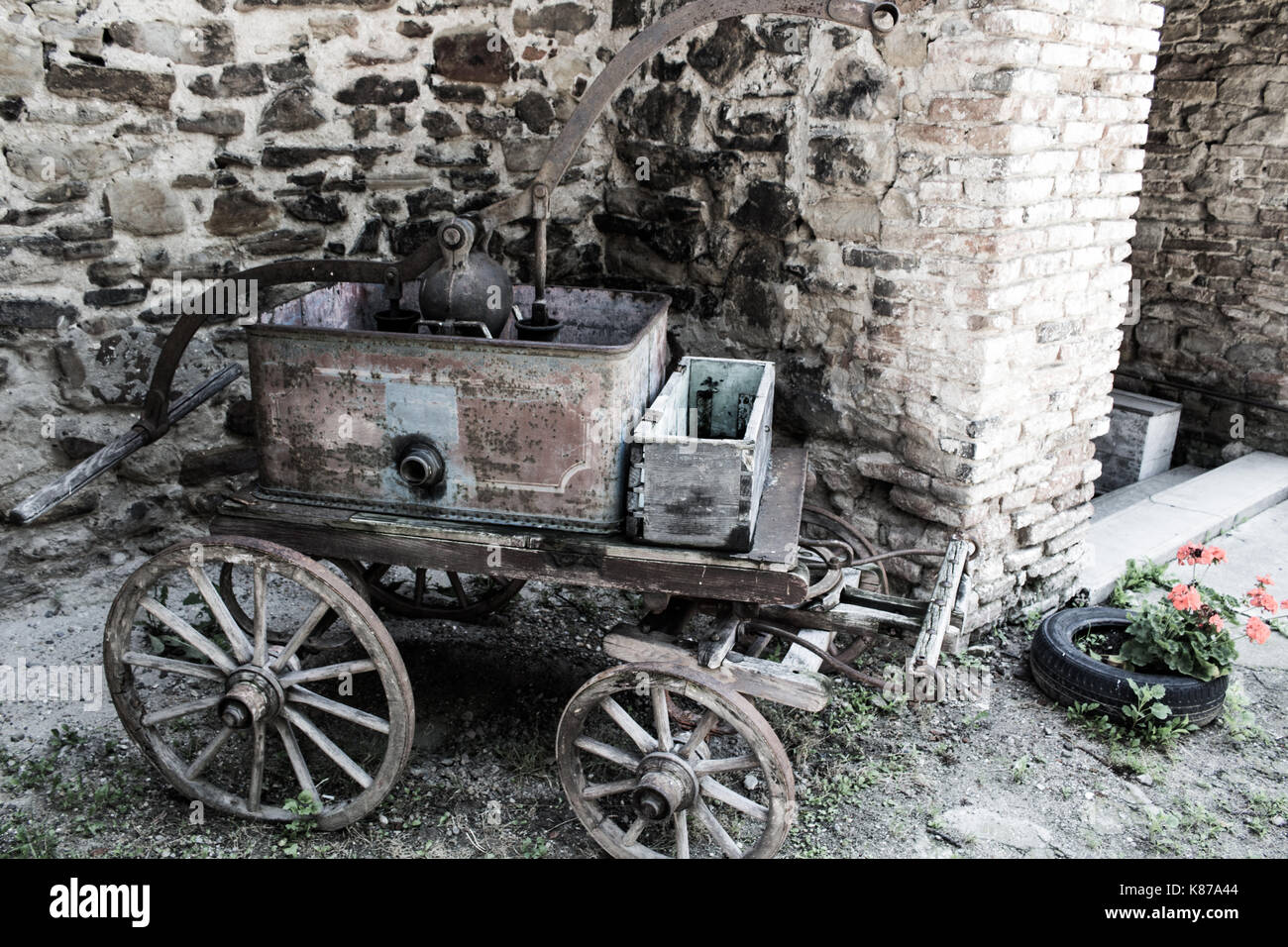 Fire engine 1800s hi-res stock photography and images - Alamy