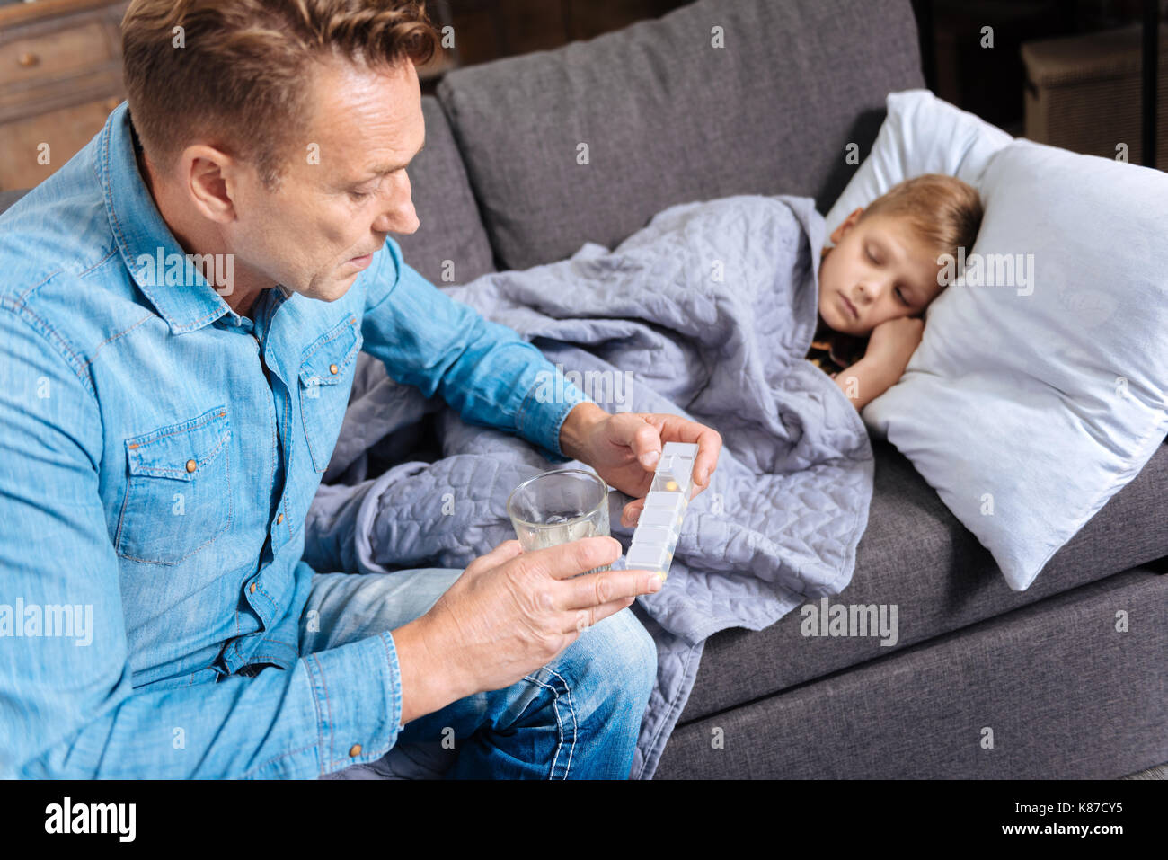 Worried parent sick child hi-res stock photography and images - Alamy
