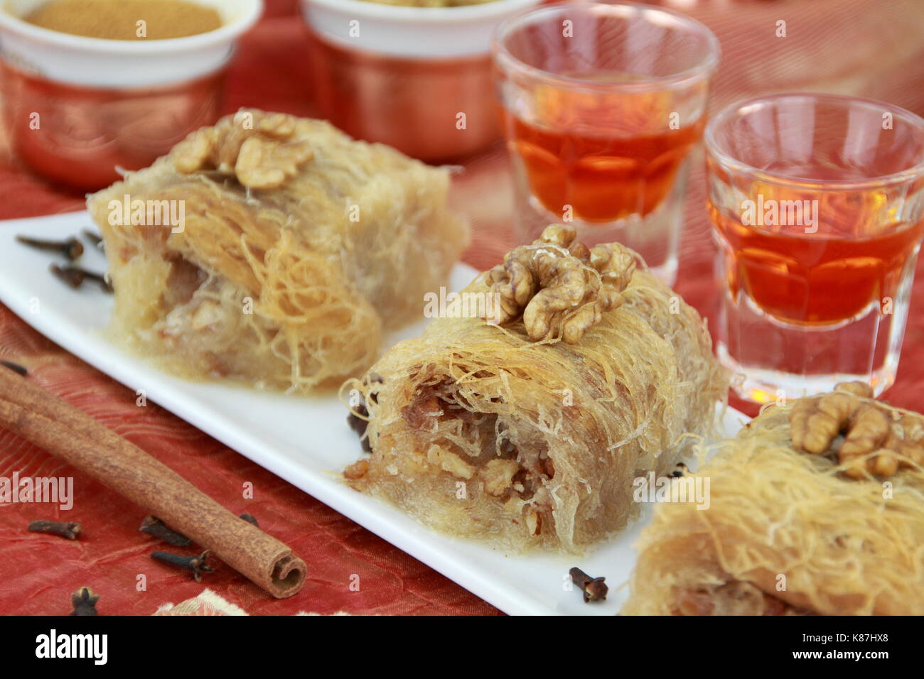 Pistachio kadaif dessert hi-res stock photography and images - Alamy