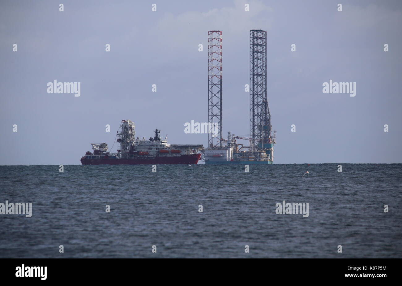 Tow rig hi-res stock photography and images - Alamy