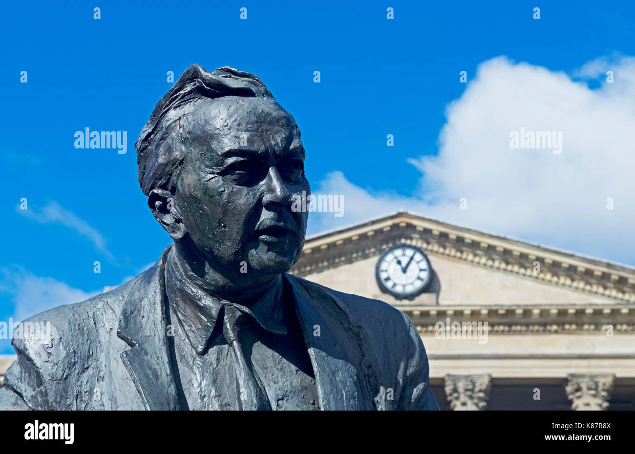 Statue of Harold Wilson in St George's Square, Huddersfield, Kirklees ...