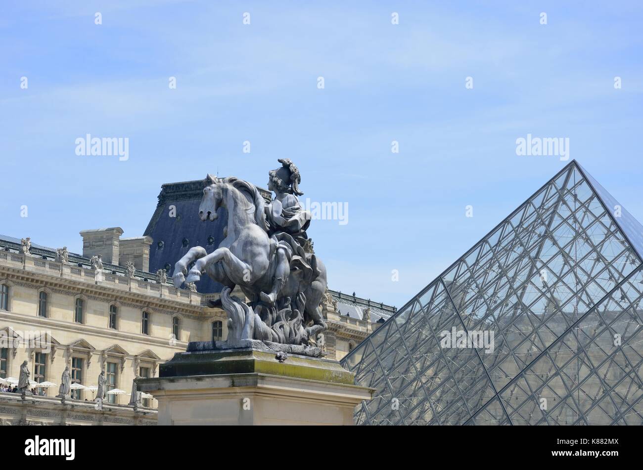 Modern louvre entrance hi-res stock photography and images - Alamy