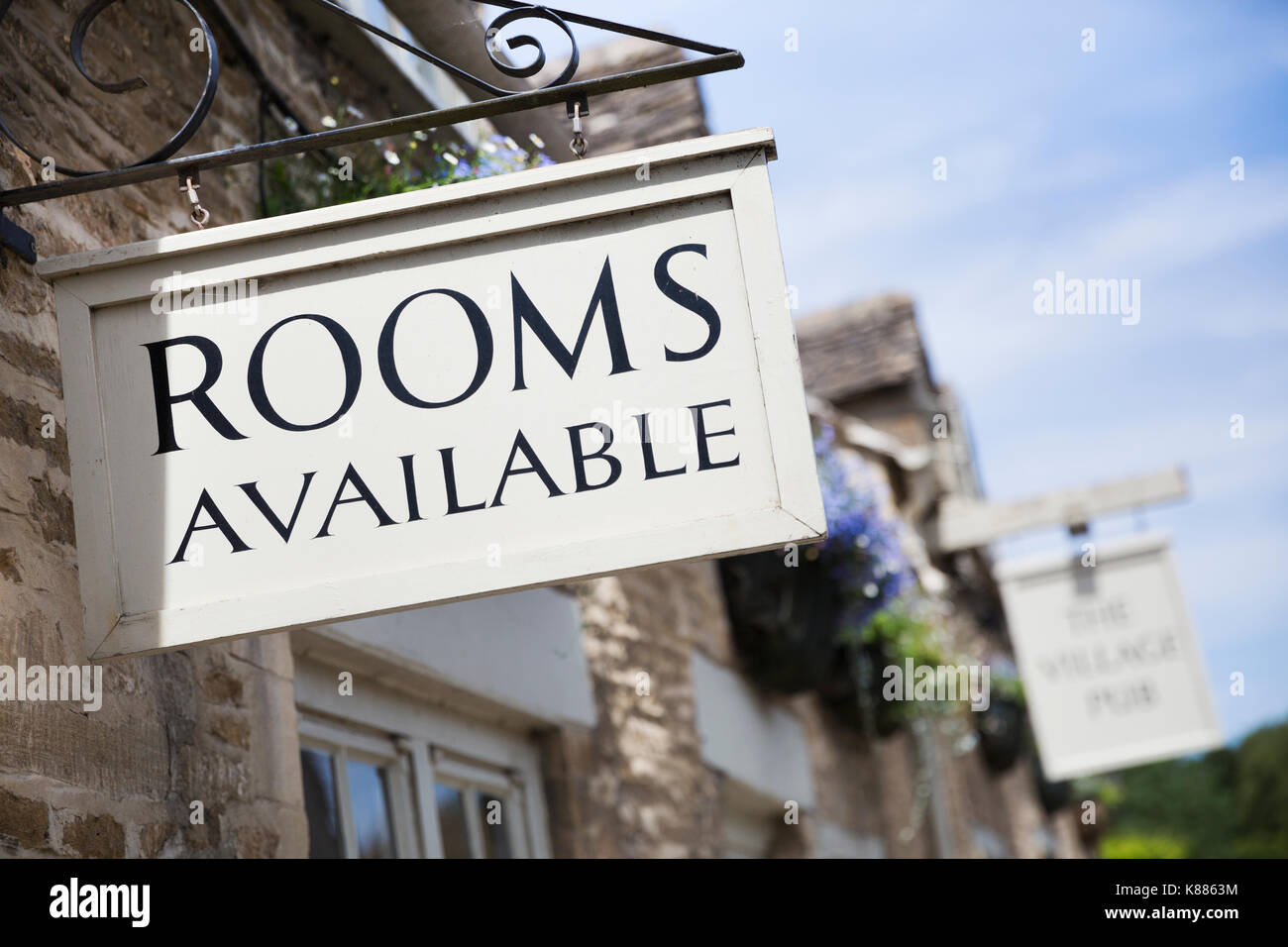 Exterior view of building with sign advertising available rooms Stock ...