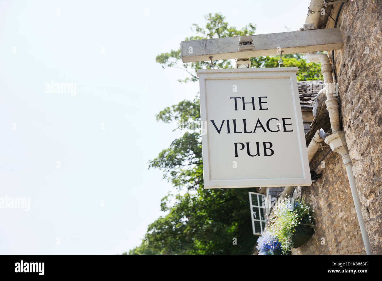 Village pub sign hi-res stock photography and images - Alamy