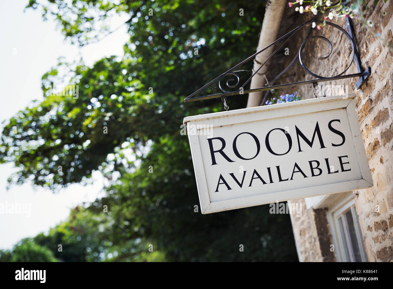 Exterior view of building with sign advertising available rooms Stock ...