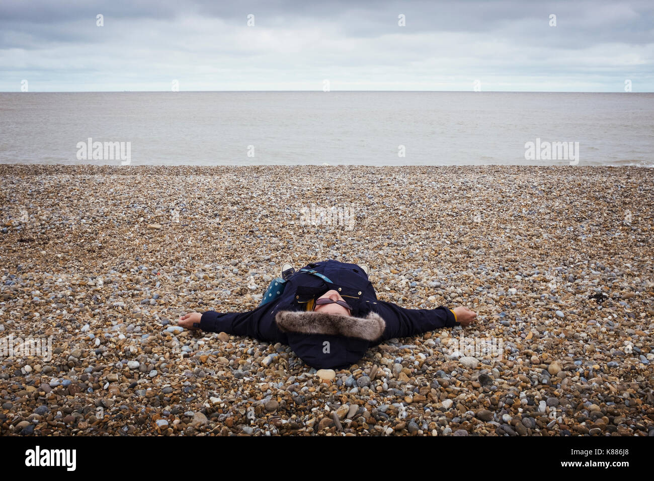 Women on beach from back hi-res stock photography and images - Alamy