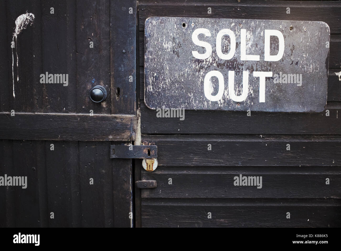 Sold out sign hi-res stock photography and images - Alamy