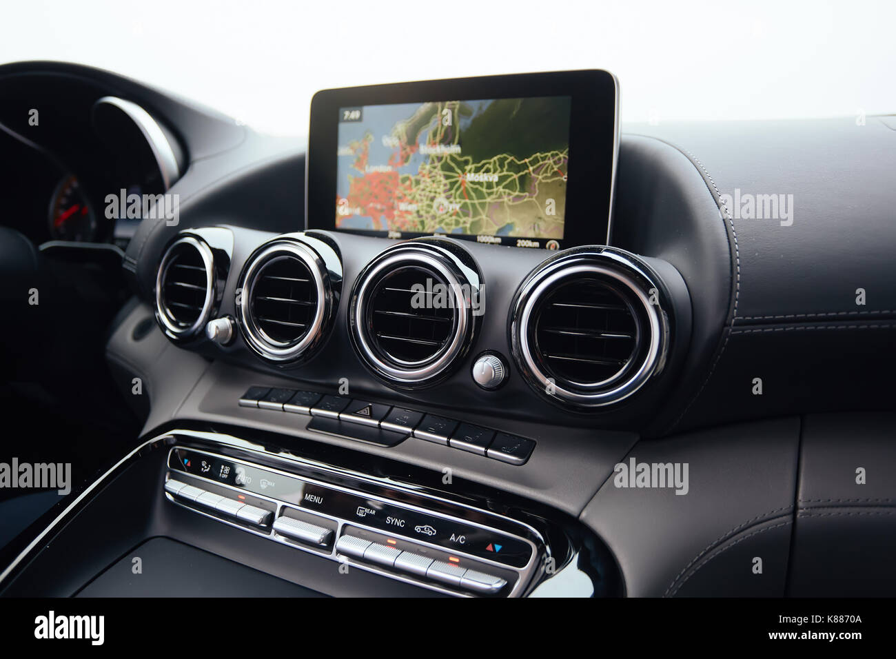 Gps unit on dashboard car hi-res stock photography and images - Alamy