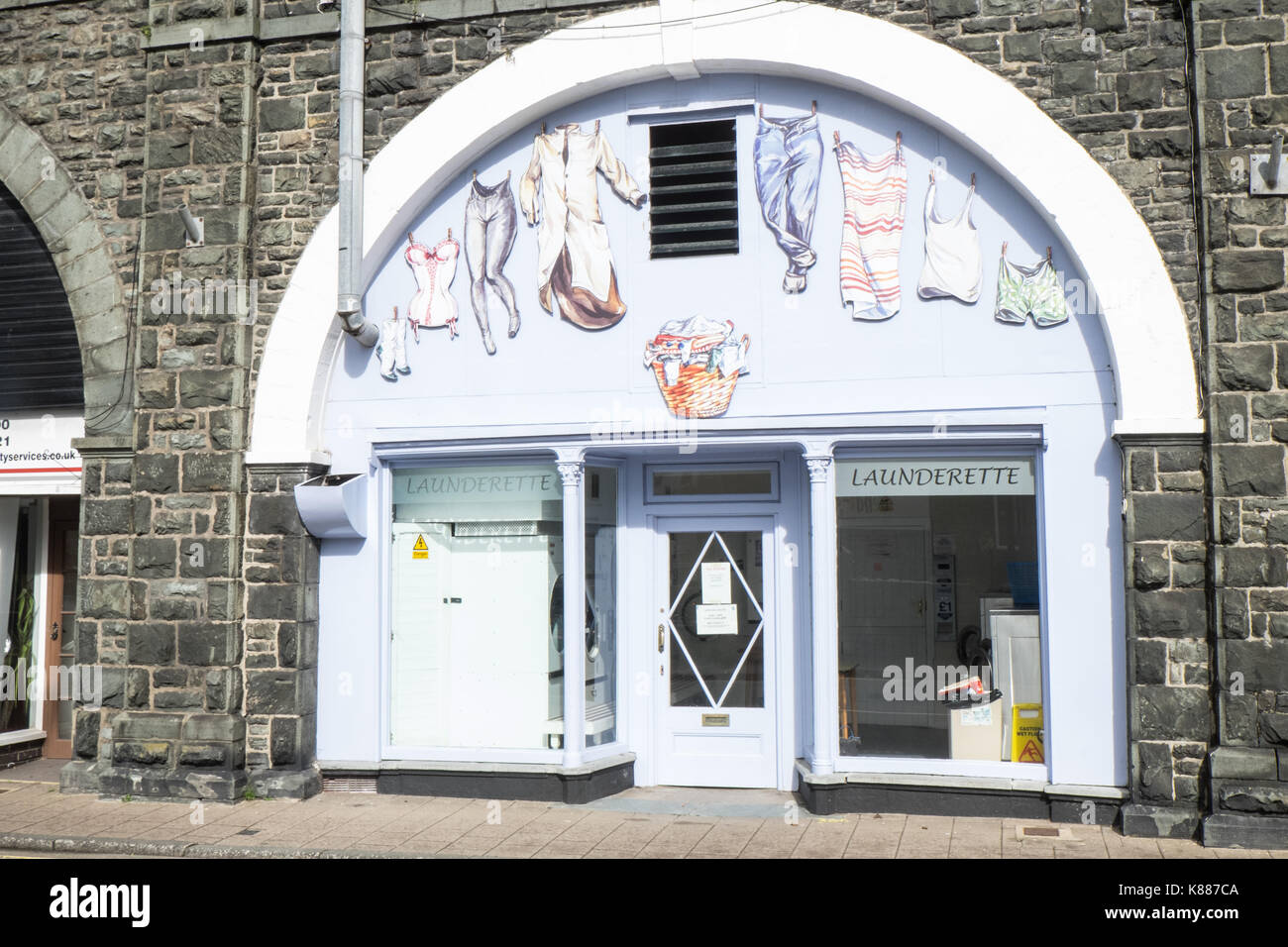 Clothes laundrette hi-res stock photography and images - Alamy