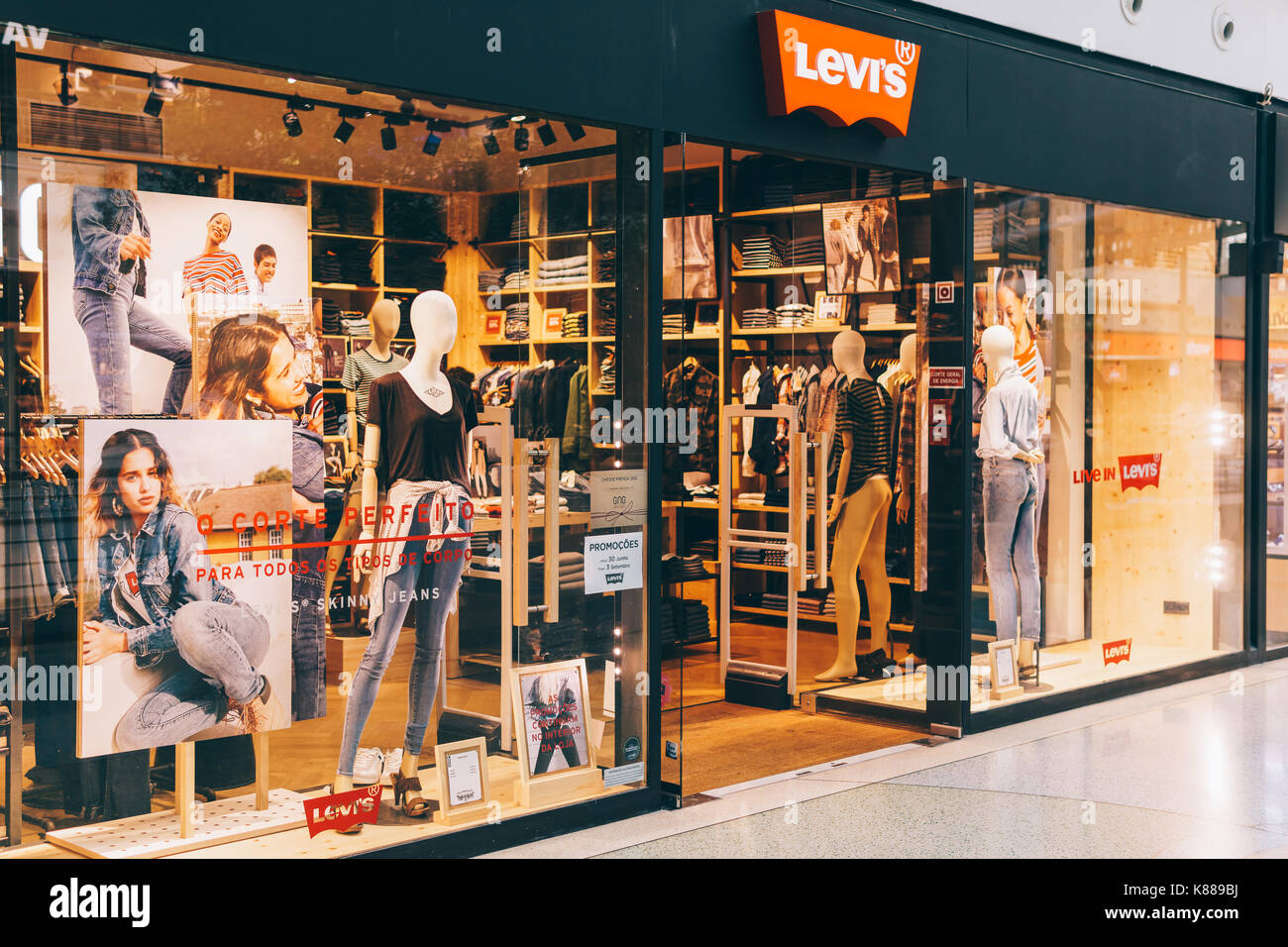Levi's store interior High Resolution Stock Photography and Images - Alamy
