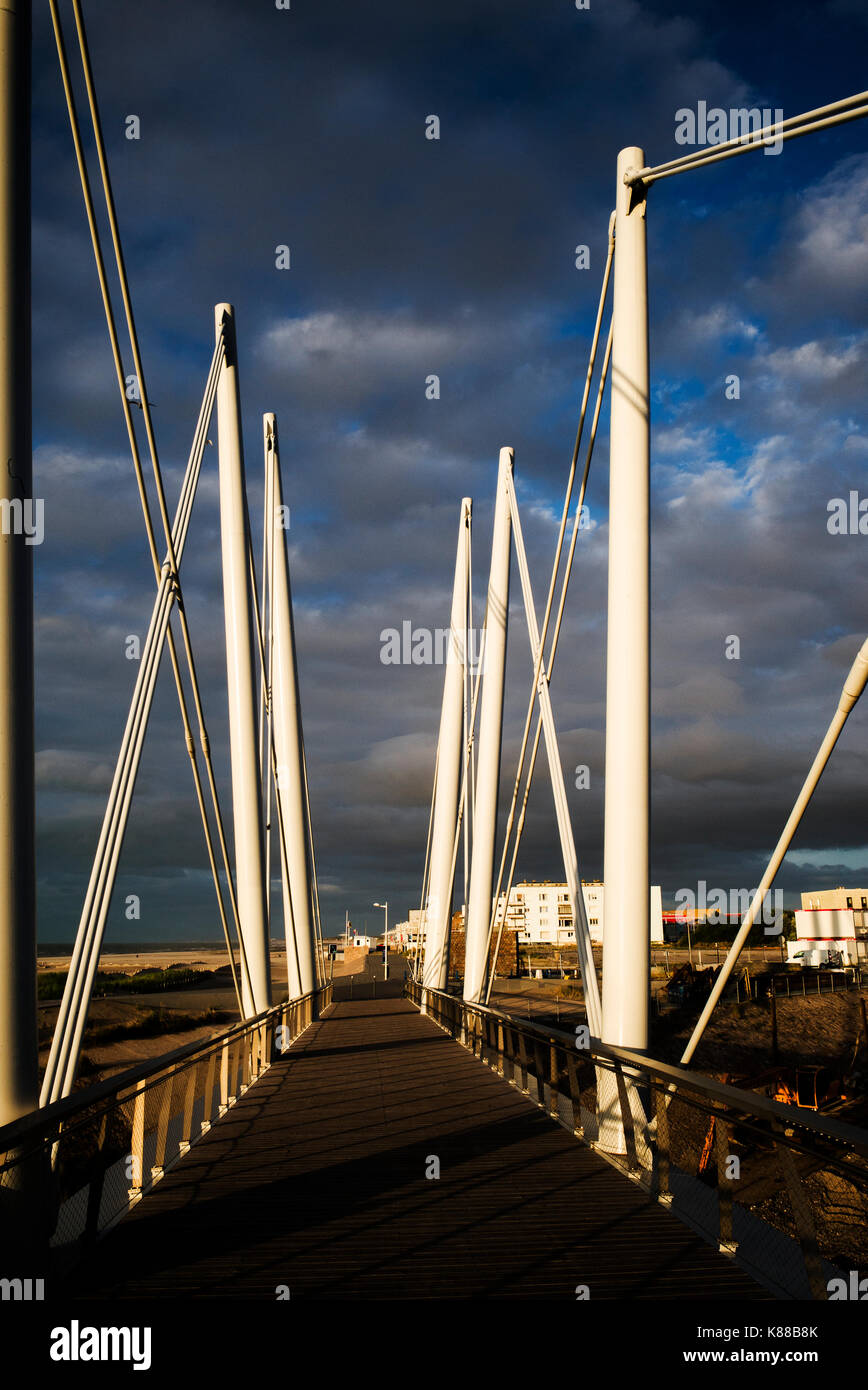 Inverted fink truss hi-res stock photography and images - Alamy