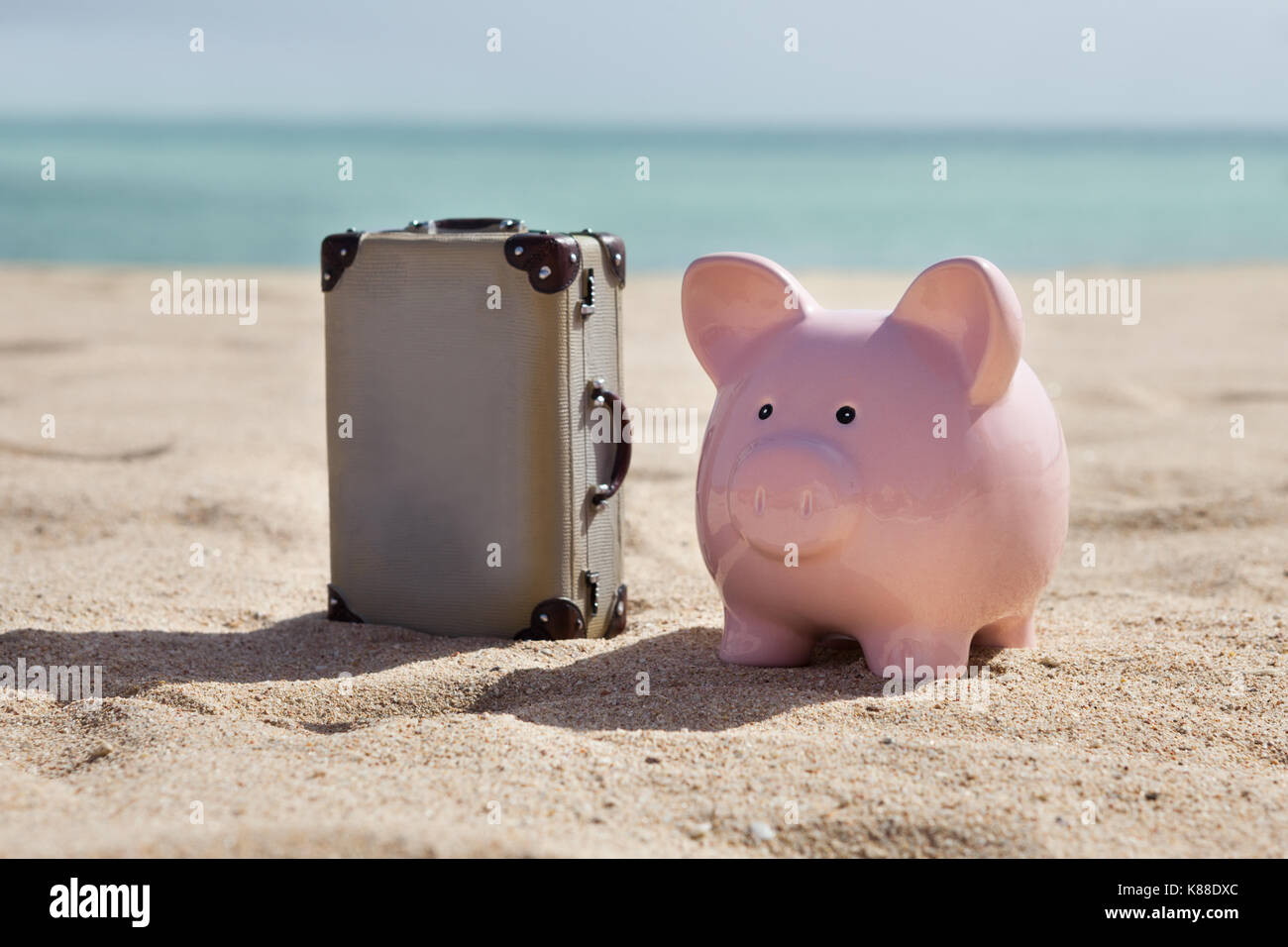 Travel money suitcase hi-res stock photography and images - Alamy