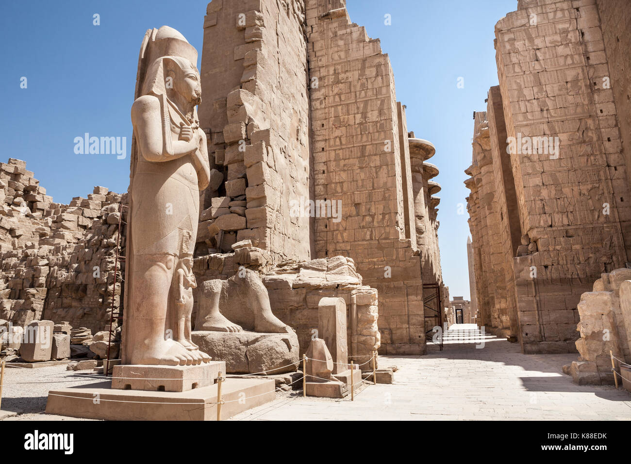 Colossal statue pharaoh hi-res stock photography and images - Alamy