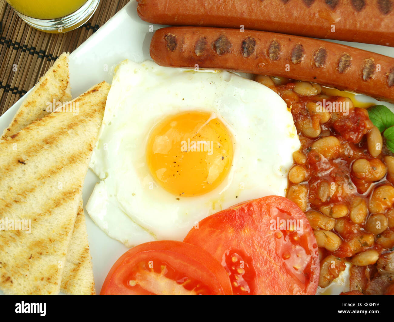 A plate of a tasty full English breakfast Stock Photo - Alamy