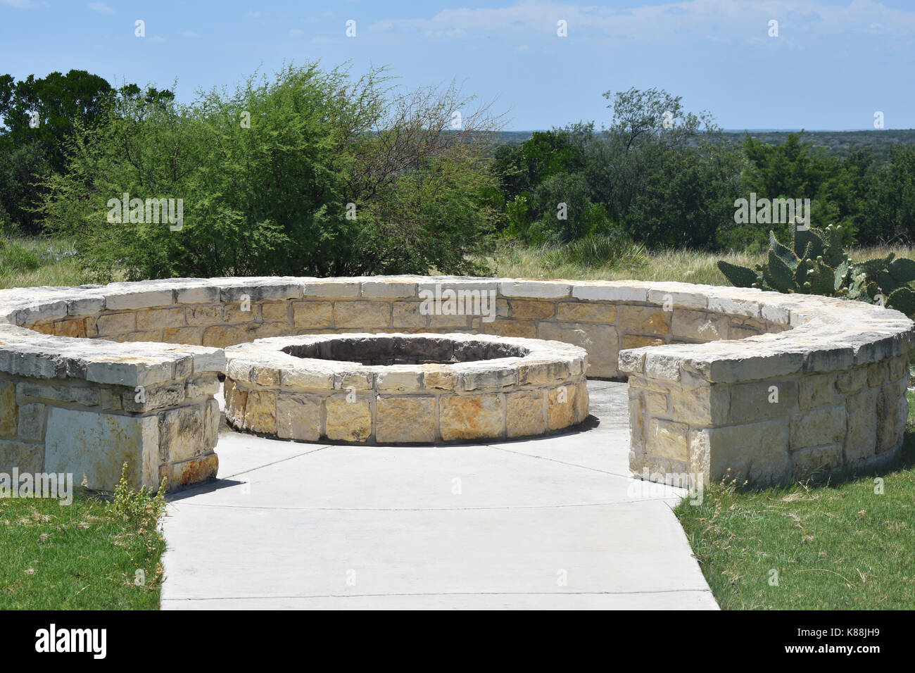 Firepits hi-res stock photography and images - Alamy