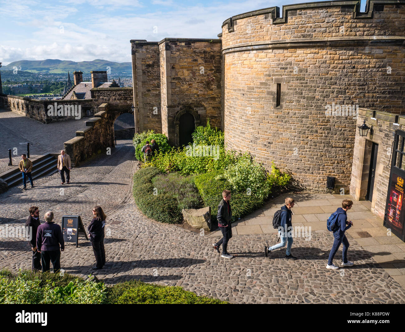Visiting edinburgh hi-res stock photography and images - Alamy