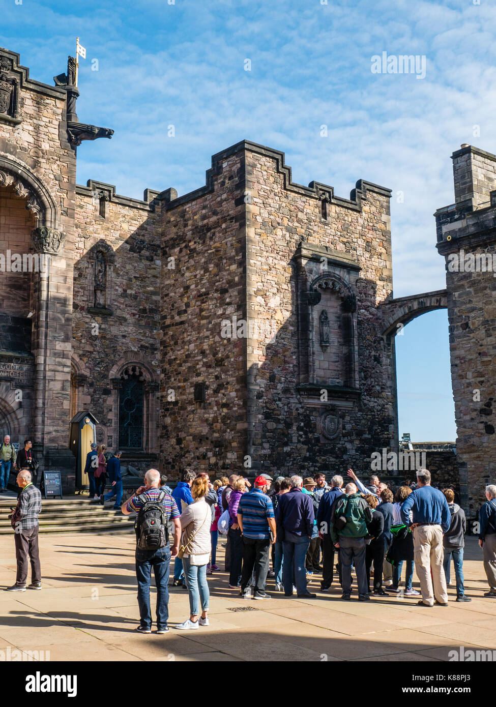 Edinburgh castle national war memorial hi-res stock photography and ...