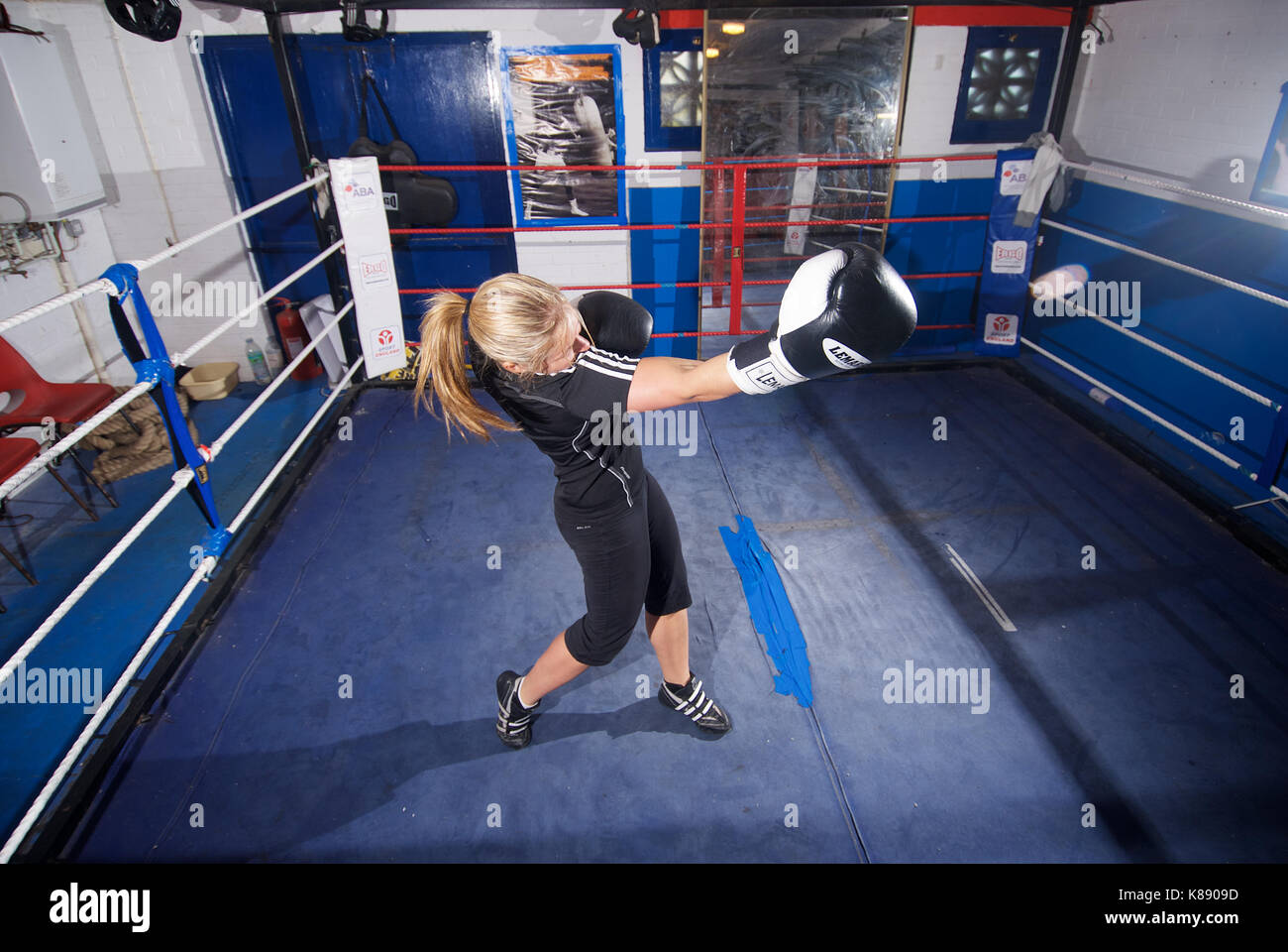 Pretty girl boxer doing fitness training Stock Photo - Alamy