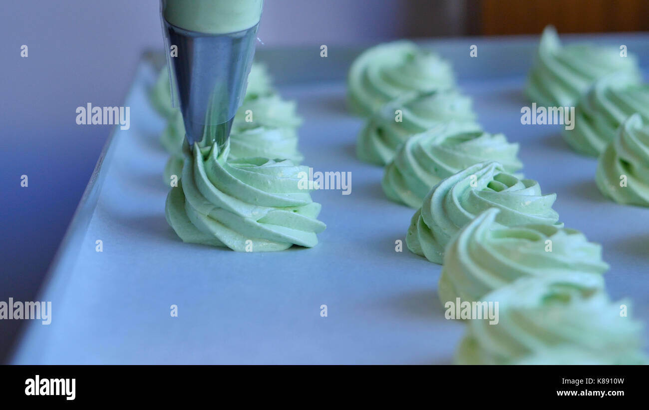 Filling an icing bag hi-res stock photography and images - Alamy