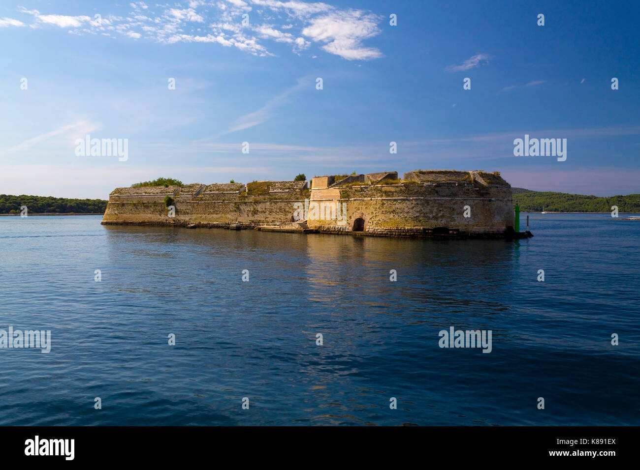 Old abandoned sea fort hi-res stock photography and images - Alamy