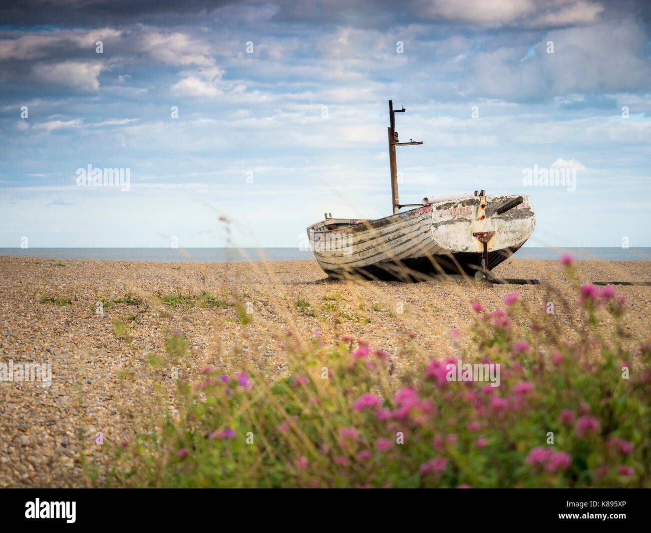 Uk beach fishing boat hi-res stock photography and images - Alamy
