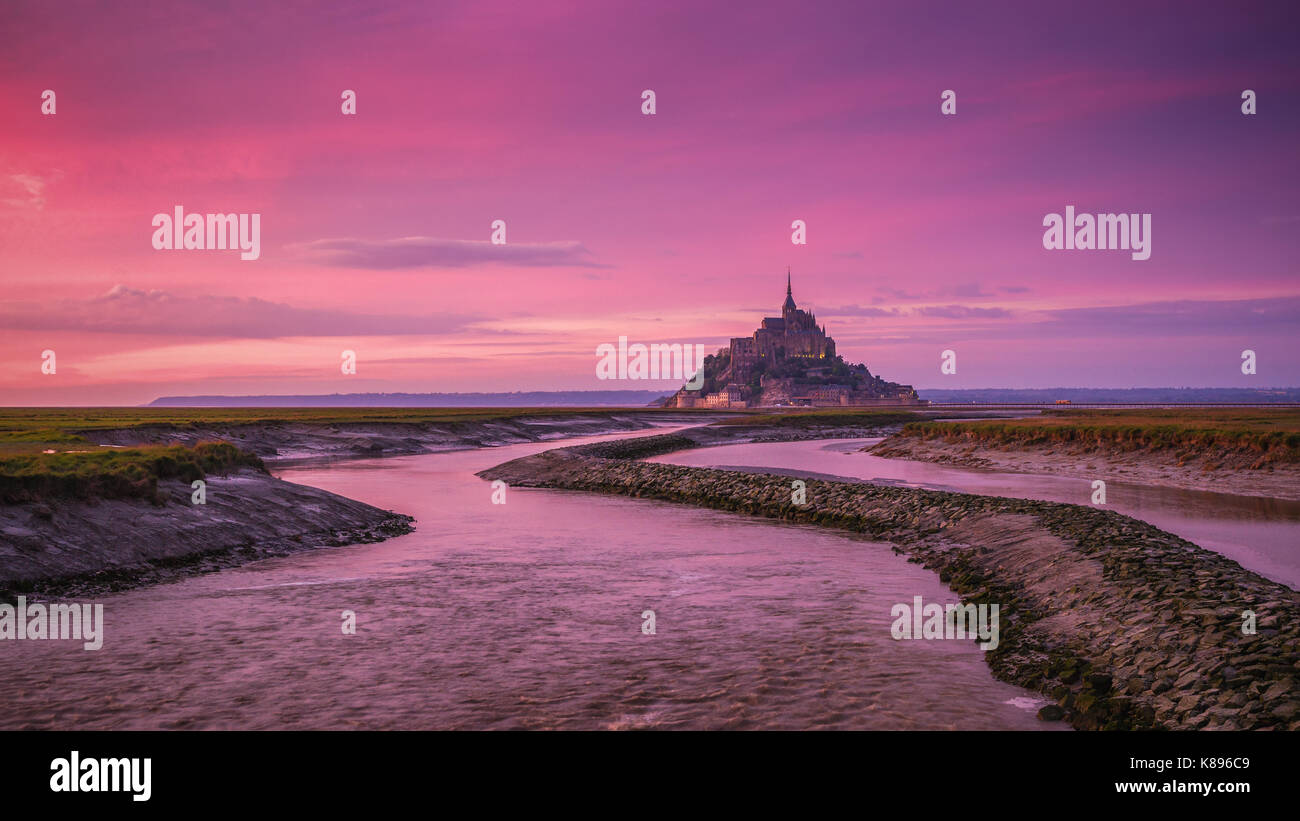 Mont saint michelle tide hi-res stock photography and images - Alamy