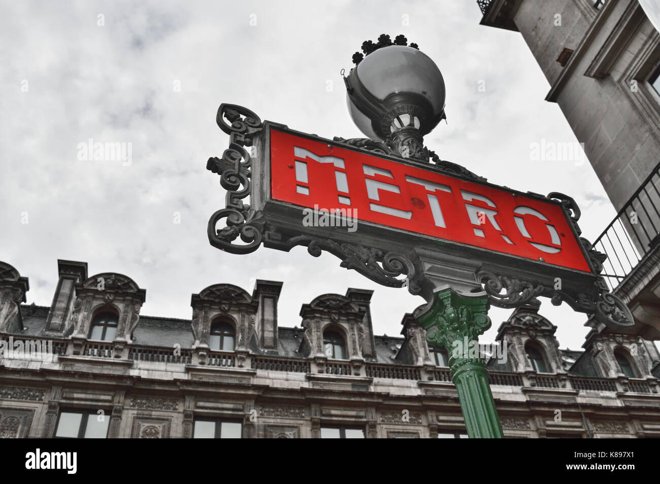 Paris metro sign hi-res stock photography and images - Alamy