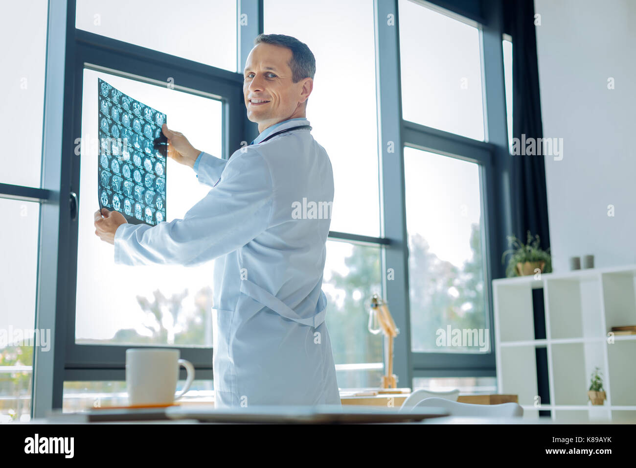 Smart doctor hi-res stock photography and images - Alamy