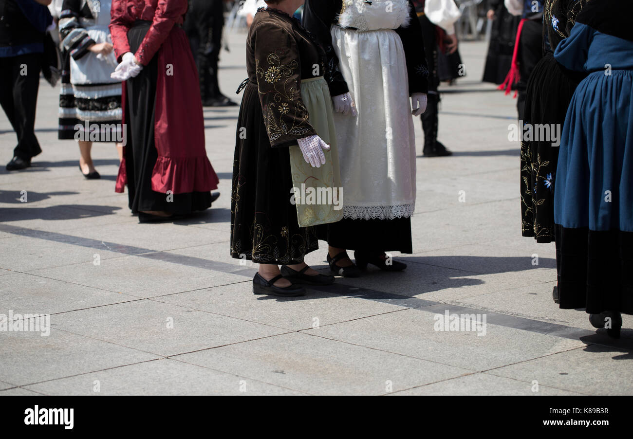 Traditional dancers of Brittany Stock Photo - Alamy