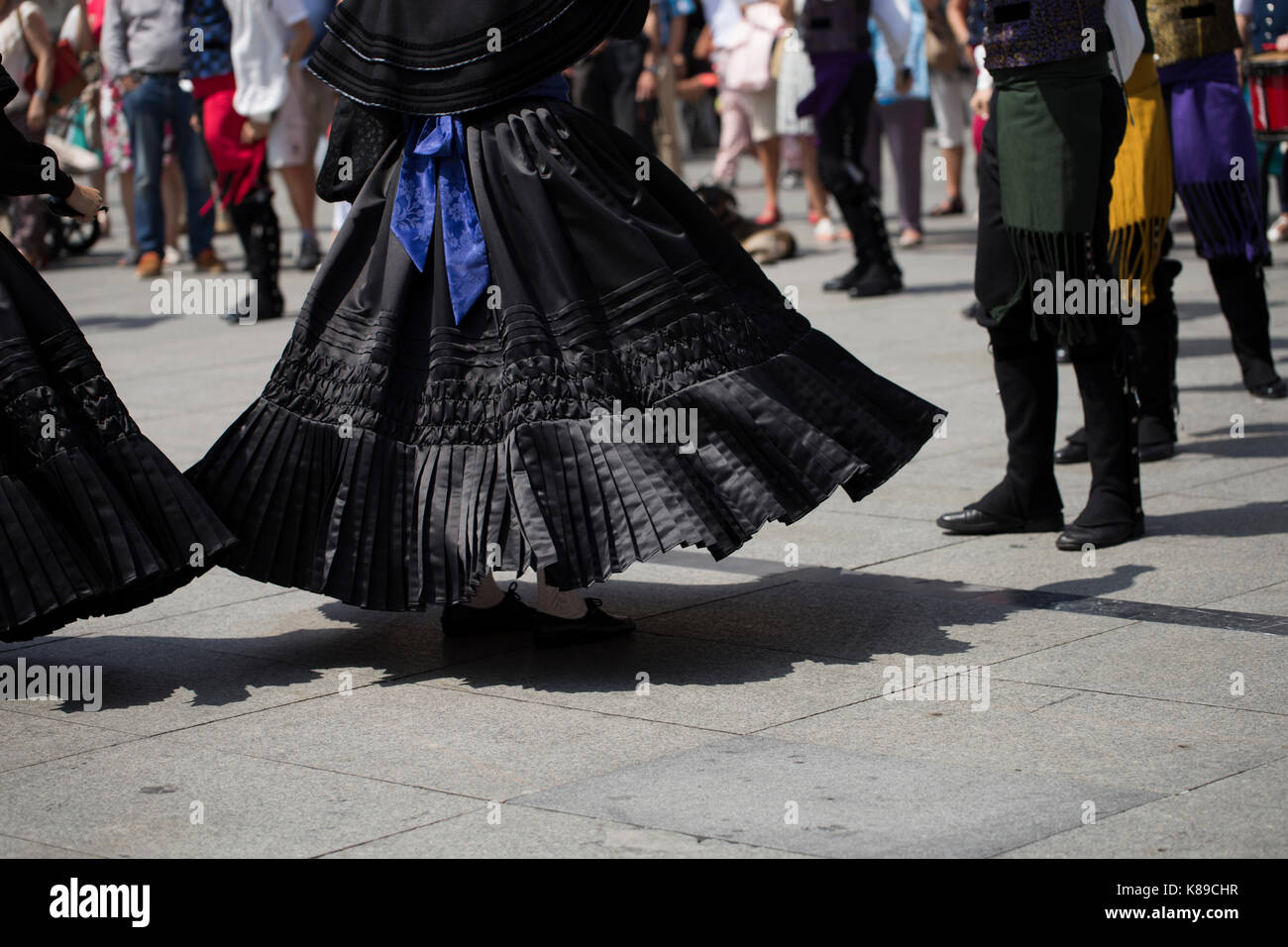Spanish traditional dance group Stock Photo - Alamy