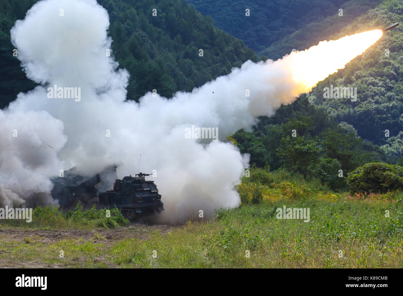 Multiple launch rocket system hi-res stock photography and images - Alamy