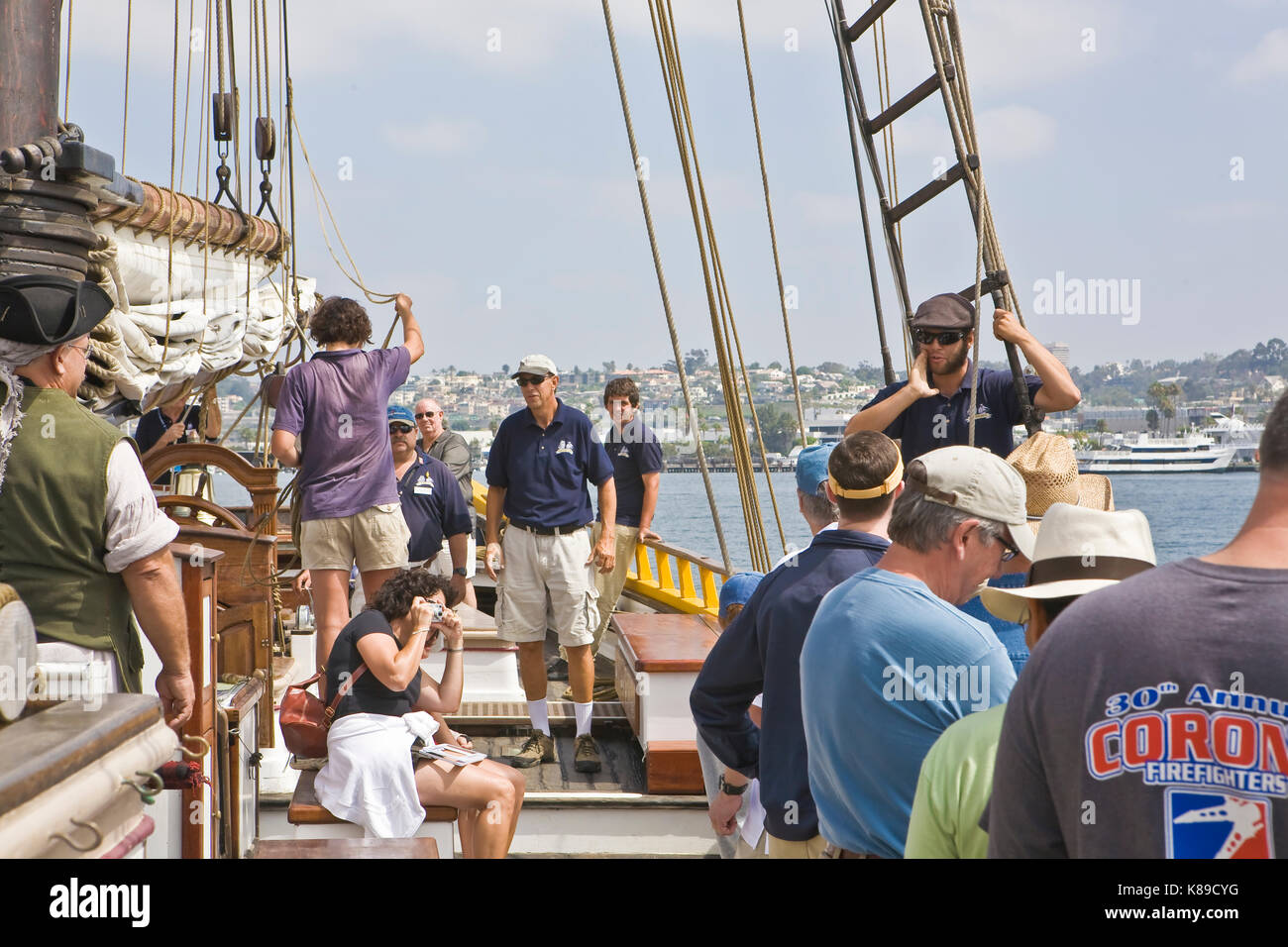 Raise the sail hi-res stock photography and images - Alamy