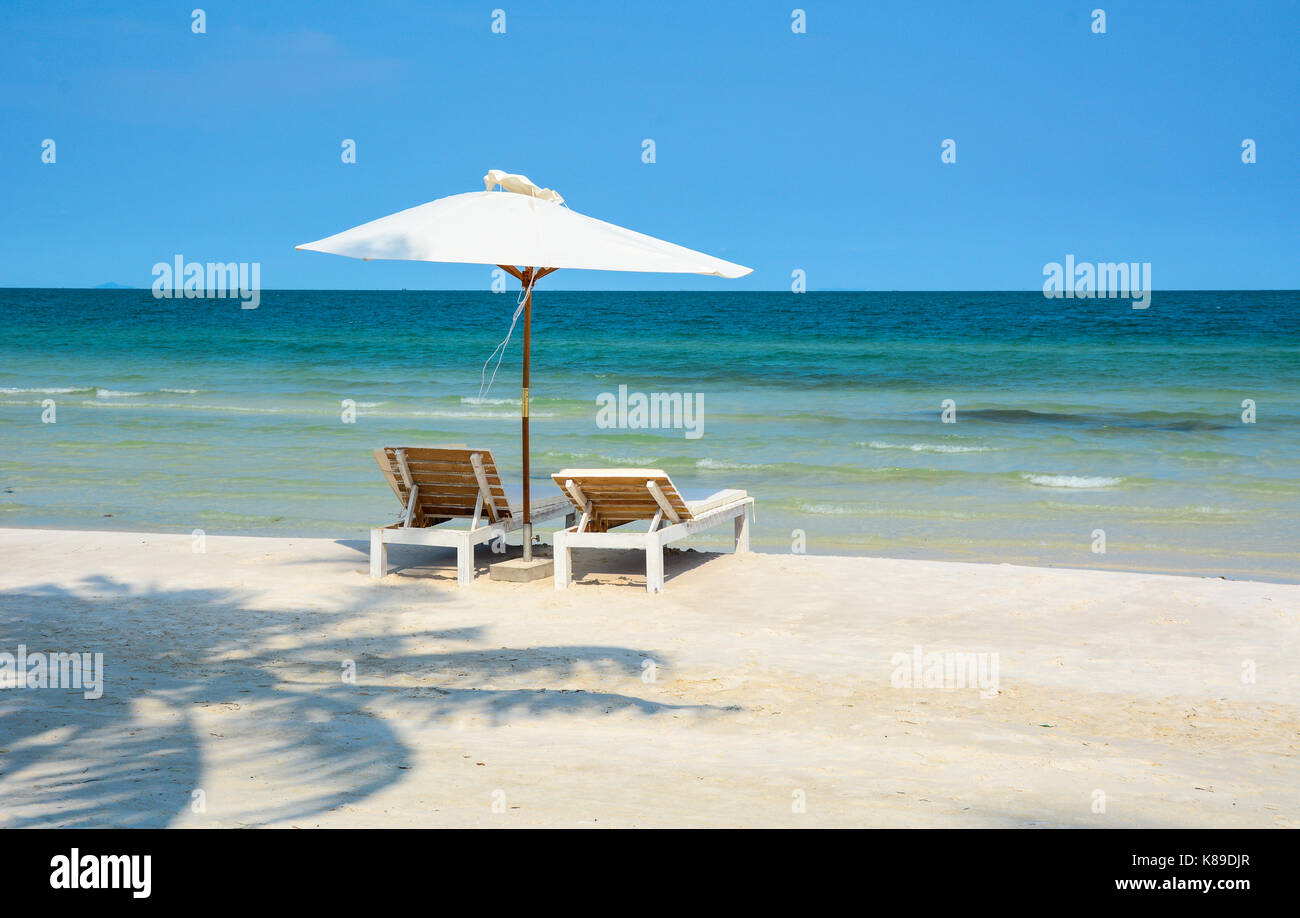 Summer texture relaxing lagoon beach hi-res stock photography and ...