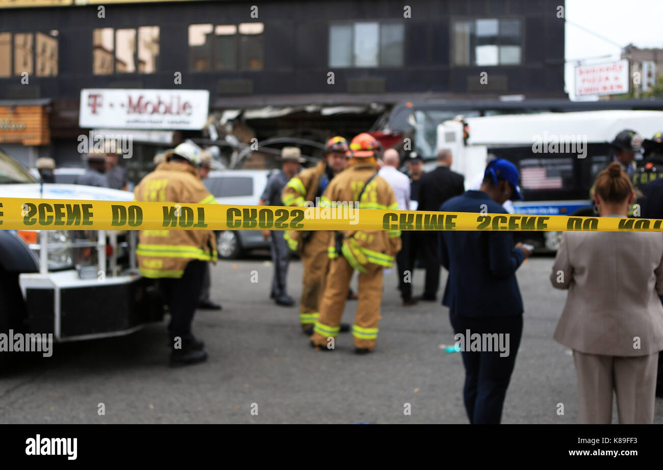 Main street flushing hi-res stock photography and images - Alamy