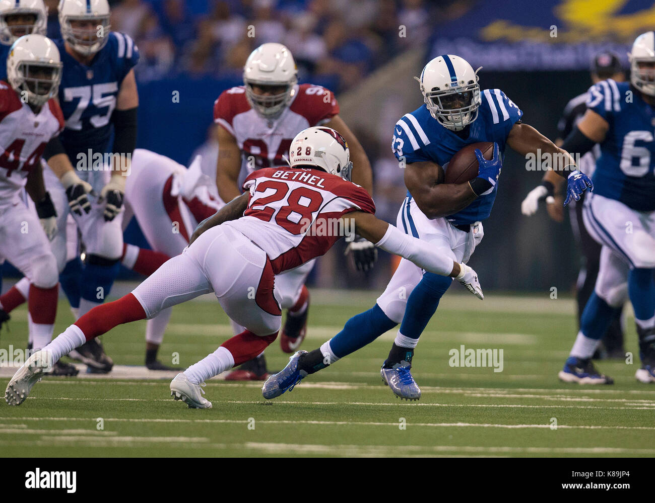 Ot. 17th Sep, 2017. Indianapolis Colts running back Robert Turbin (33 ...
