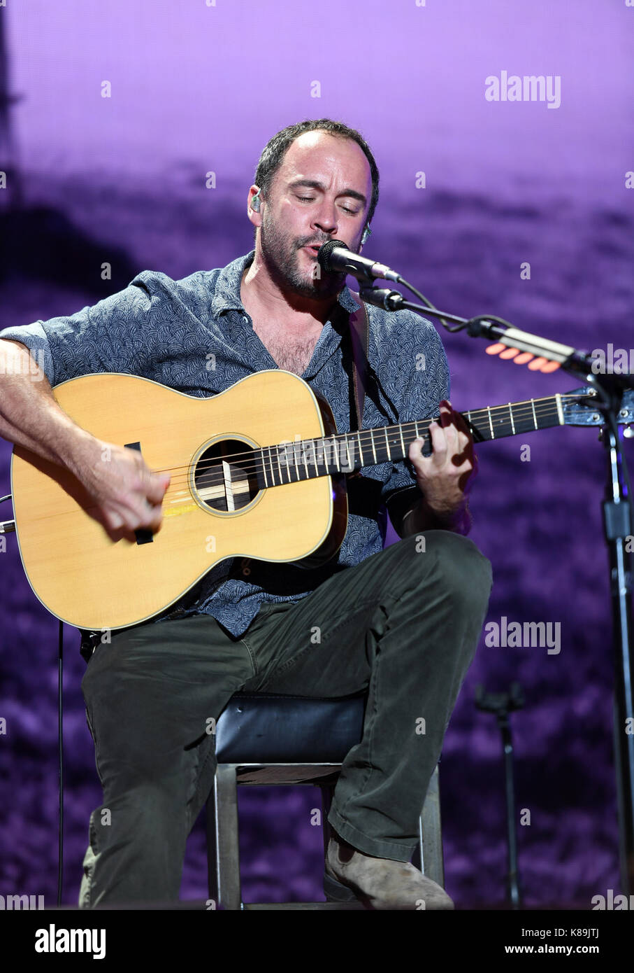 Dave matthews crowd hi-res stock photography and images - Alamy
