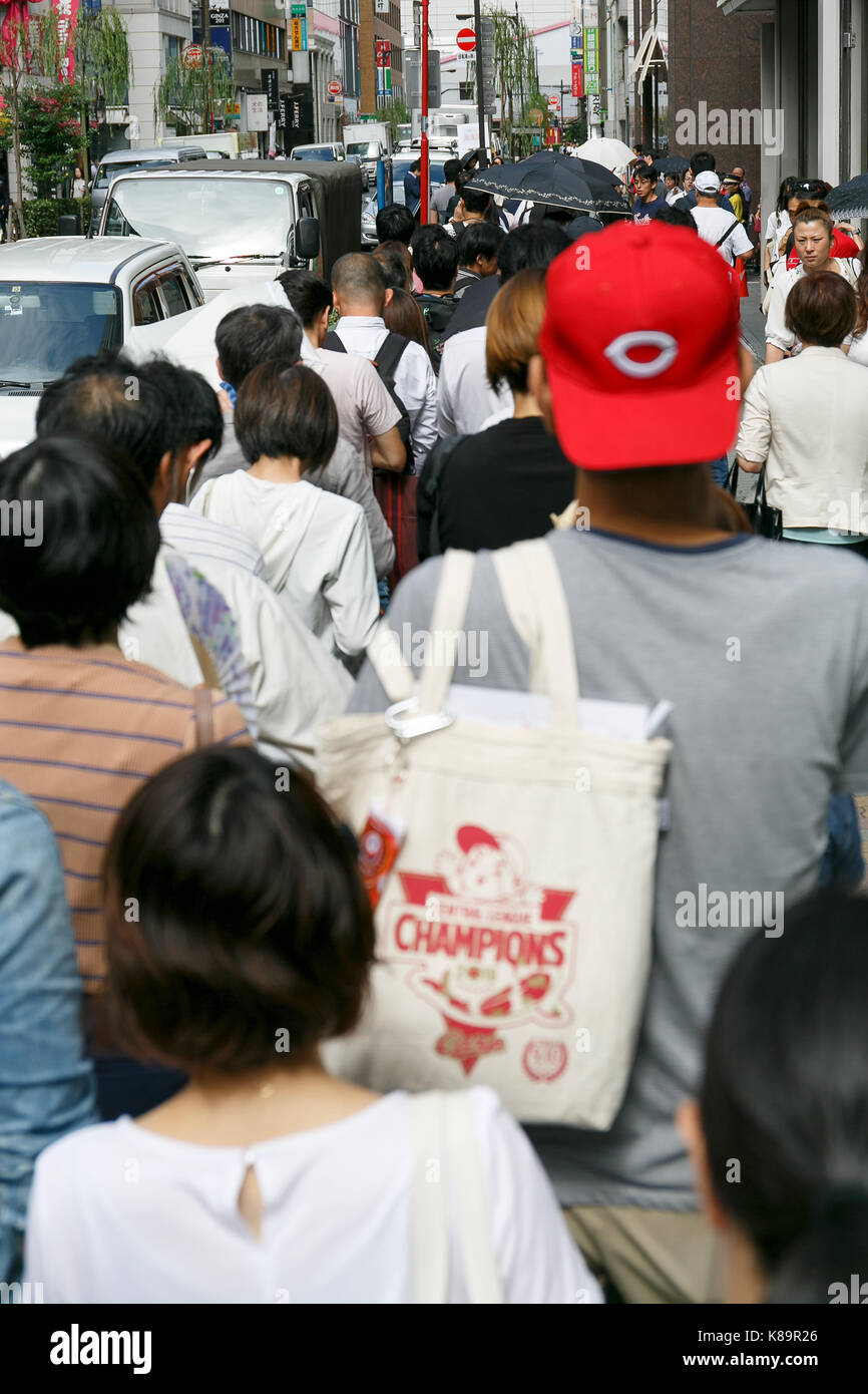 Tokyo, Japan. 19th Sep, 2017. Hiroshima Carp baseball team fans line up ...