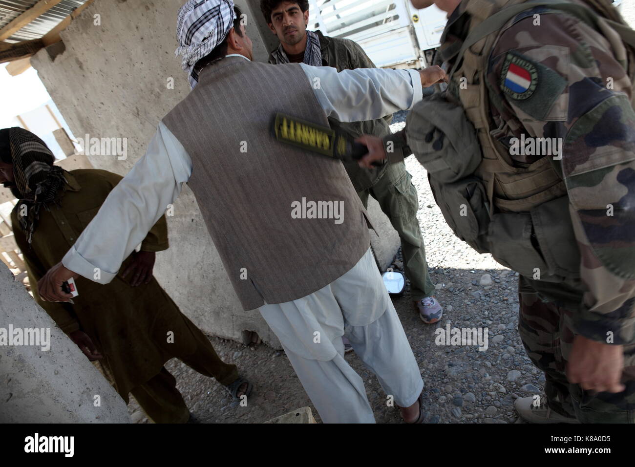 Military uniform entrance gun hi-res stock photography and images - Alamy