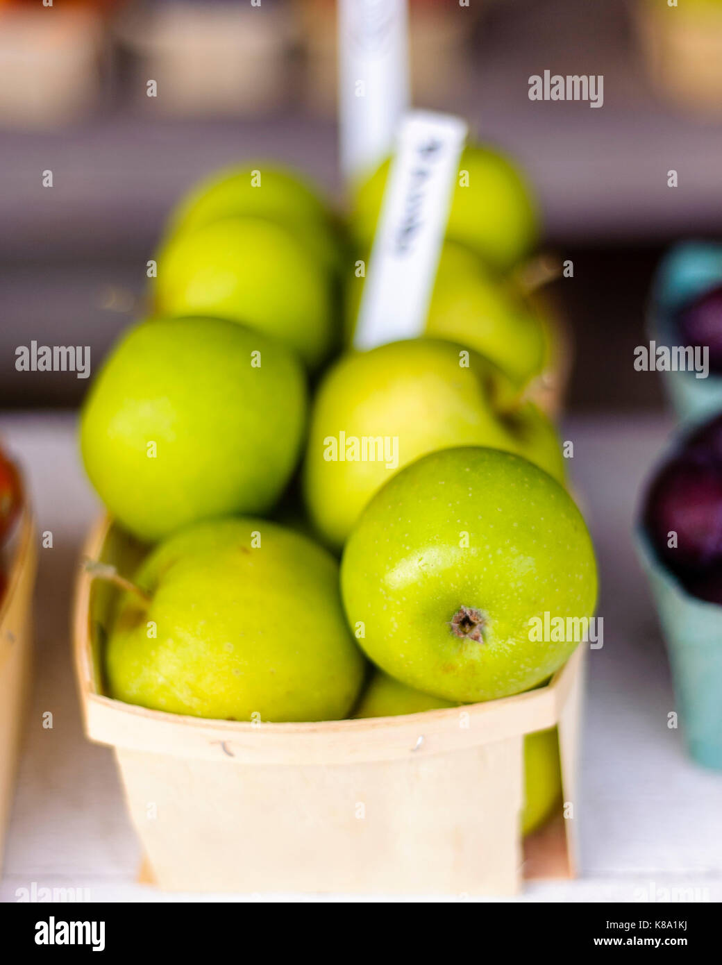 Eight apples hi-res stock photography and images - Alamy